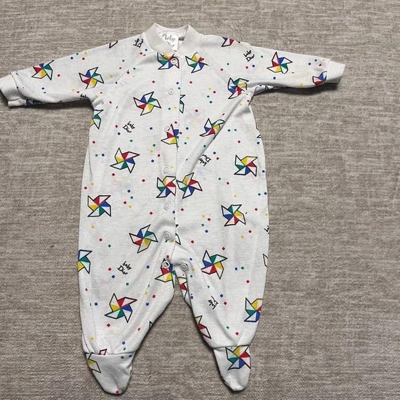 Baby Dior | One Pieces | Baby Dior Footed Sleeper Pinwheel Print White ...